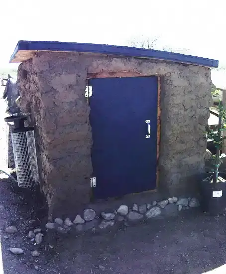 How to build an earthbag mini-shed | Projects | Off Grid Girls